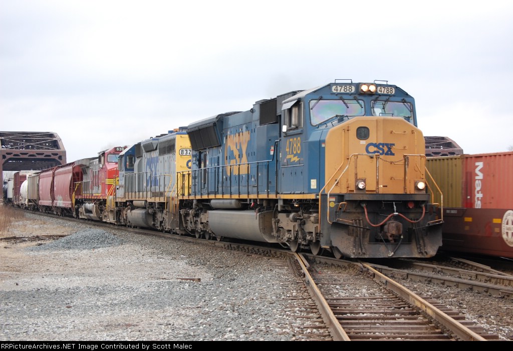 CSX 4788, 8320 & BNSF 639